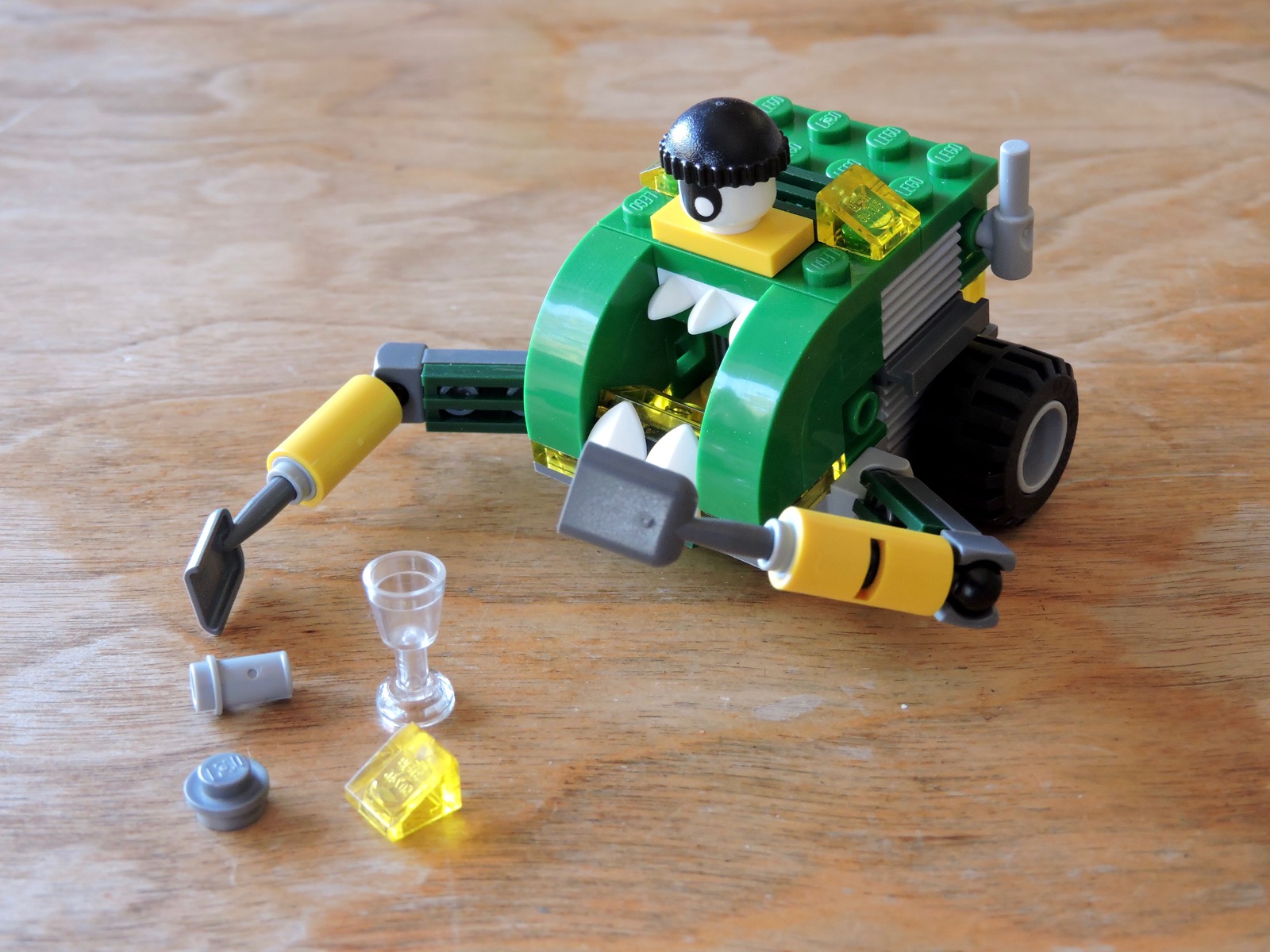 Trashoz (Mixels series 9) | Little Brick Root