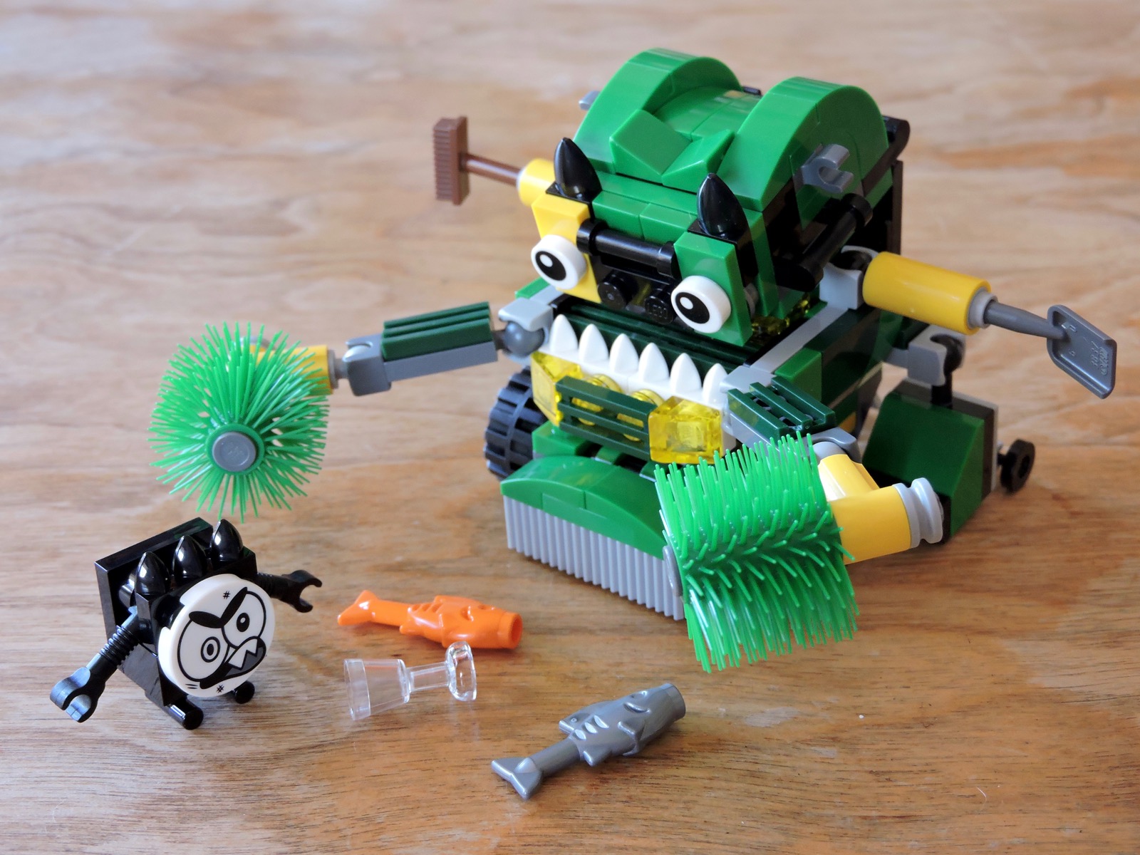 Trashoz (Mixels series 9) | Little Brick Root